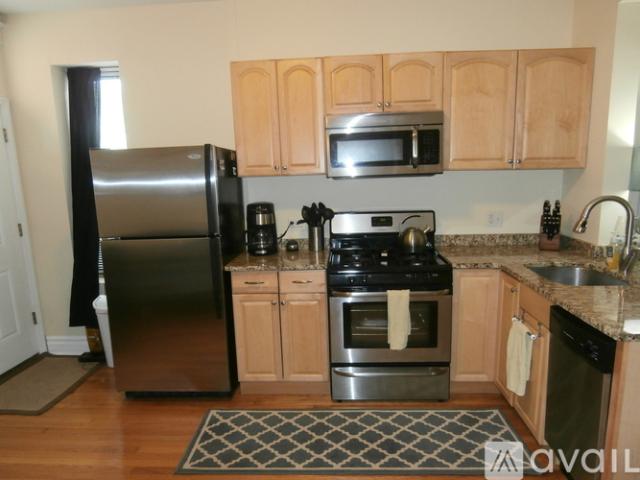 2 BR, 1 BA Apartment 4955 N Damen Ave, Unit 1F, Chicago, IL 60625