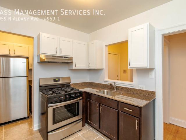 2 BR, 1 BA Apartment 4959 N Albany Ave, Chicago, IL 60625