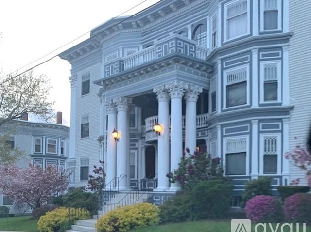 2 BR, 1 BA Apartment 498 Hanover Street, Unit 1, Manchester, NH 03104
