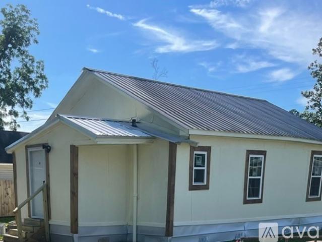 2 BR, 1 BA Apartment 403 West 1st Street, Adel, GA 31620