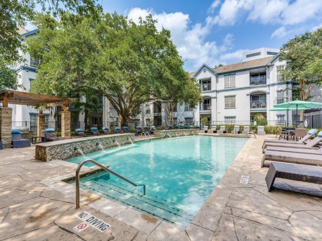 2 BR, 1 BA Apartment 4000 Essex Lane Unit 7102, Houston, TX 77027