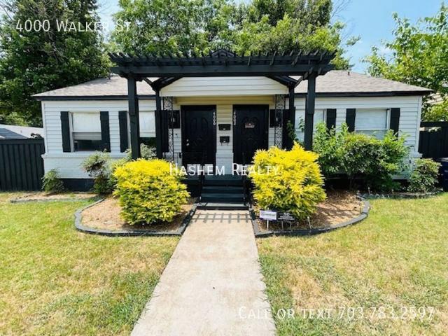 2 BR, 1 BA Apartment 4000 Walker St, Dallas, TX 75211