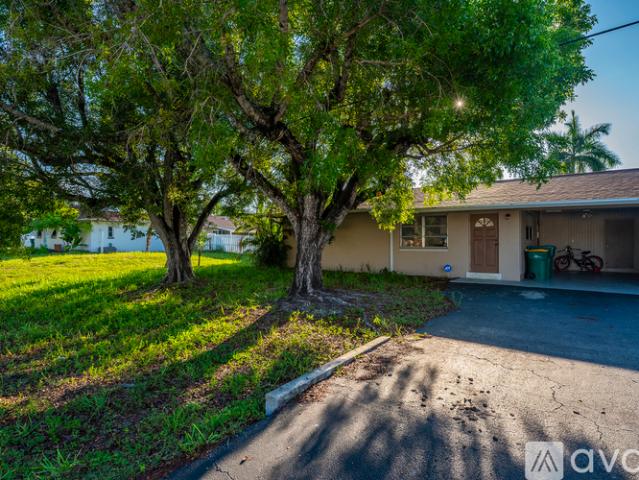 2 BR, 1 BA Apartment 4004 12 Th St N, Naples, FL 34103