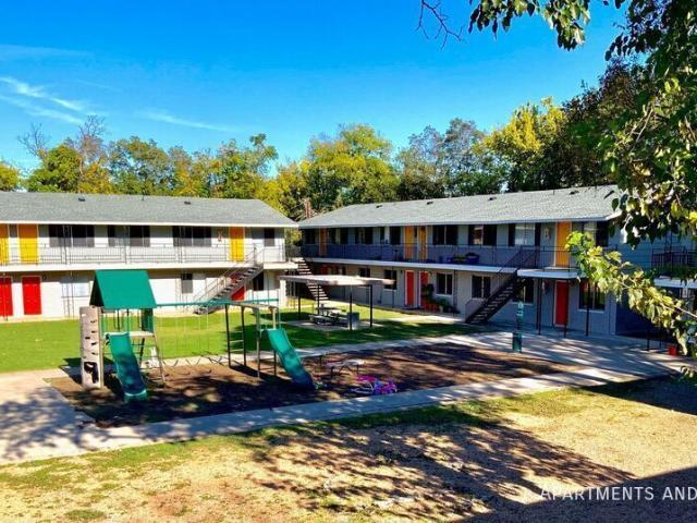 2 BR, 1 BA Apartment 400 Linda Dr San Marcos, TX 78666
