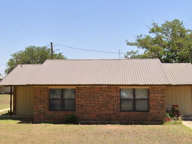 2 BR, 1 BA Apartment 400 NW 2nd St Seminole, TX 79360