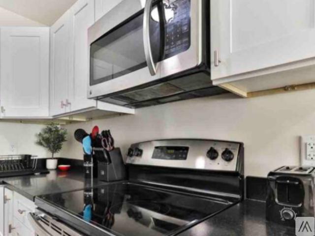 2 BR, 1 BA Apartment 400 Oakridge Blvd, Unit 8, Daytona Beach, FL 32118