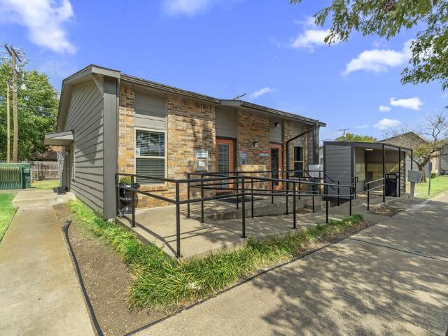 2 BR, 1 BA Apartment 400 Phillips St Unit 203, Cleburne, TX 76033
