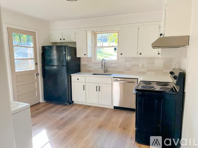 2 BR, 1 BA Apartment 4012 Edwards Avenue Unit A, Nashville, TN 37216
