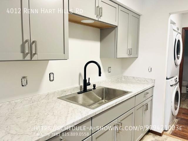 2 BR, 1 BA Apartment 4012 Renn Hart Hills Rd, Loves Park, IL 61111