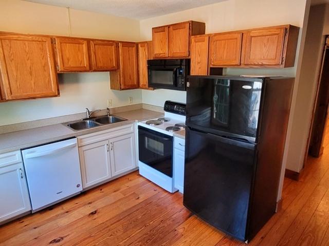 2 BR, 1 BA Apartment 4013 Pine Street, Unit B, Palmer, MA 01069