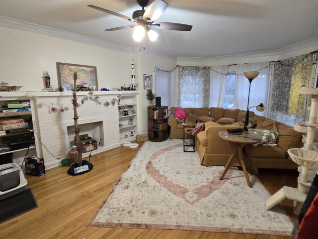 2 BR, 1 BA Apartment 4019 N. Mozart Street, Chicago, IL 60618