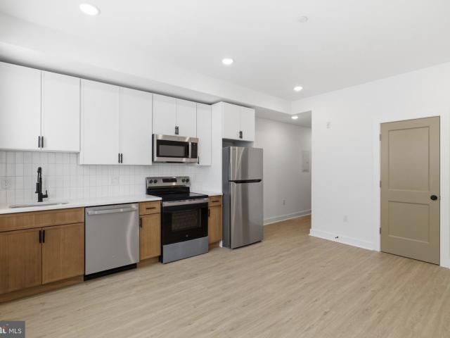 2 BR, 1 BA Apartment 4021 Brown St, Philadelphia, PA 19104