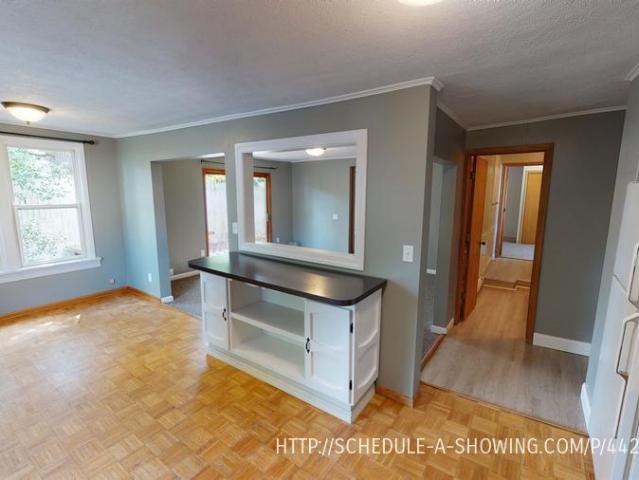 2 BR, 1 BA Apartment 402 E. Park St Marquette, MI 49855