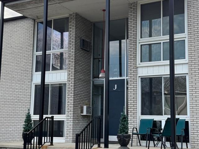 2 BR, 1 BA Apartment 4030 West 13 Mile Road, Unit J2, Royal Oak, MI 48073