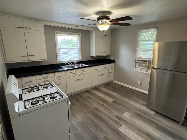 2 BR, 1 BA Apartment 4046 Taylor Blvd Unit. #2, Louisville, KY 40215