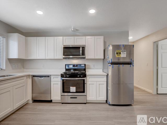 2 BR, 1 BA Apartment 405 South 10th Street, Unit 3, Las Vegas, NV 89101