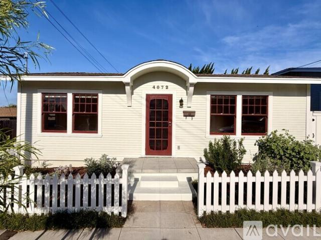 2 BR, 1 BA Apartment 4072 Stephens St, San Diego, CA 92103