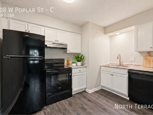 2 BR, 1 BA Apartment 408 W Poplar St, Olathe, KS 66061