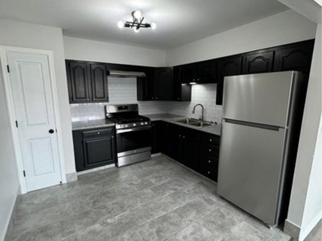 2 BR, 1 BA Apartment 409 Oakland Avenue, Unit 2, South Beloit, IL 61080