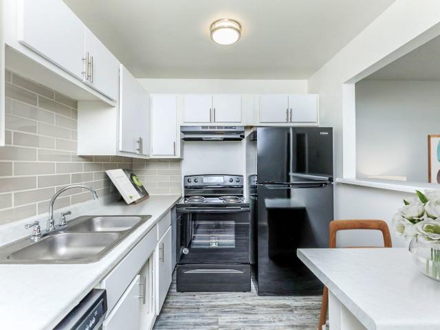 2 BR, 1 BA Apartment 40 E Sunland Ave Unit 244, Phoenix, AZ 85040