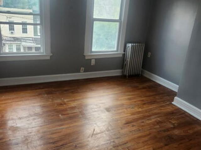 2 BR, 1 BA Apartment 40 Wakeman Ave, Unit 3rd fl, Newark, NJ 07104