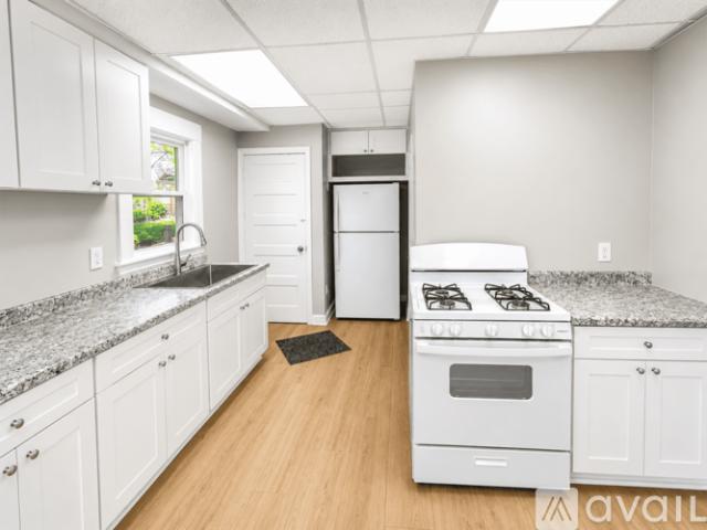 2 BR, 1 BA Apartment 413 E Maple Ave, Unit 1, Adrian, MI 49221