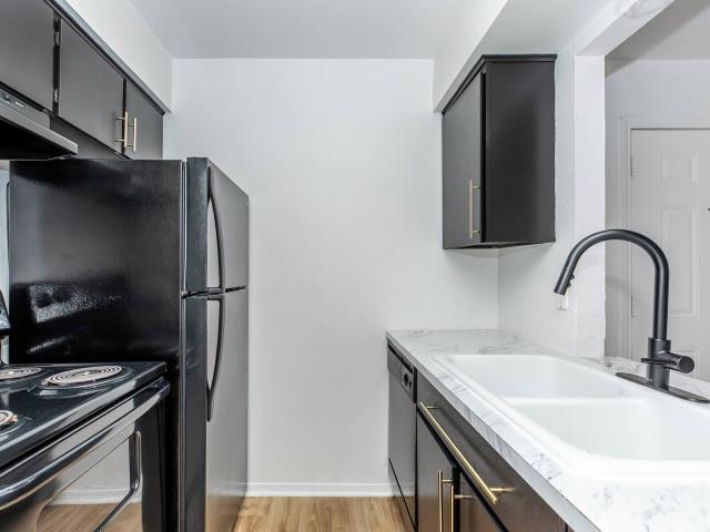 2 BR, 1 BA Apartment 4101 South Cockrell Hill Road Unit 224, Dallas, TX 75236