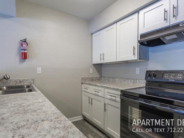 2 BR, 1 BA Apartment 4106 Hackberry StÂ, Clute, TX 77531