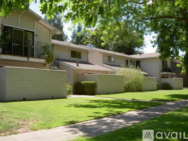 2 BR, 1 BA Apartment 412 W Locust St, Unit 10, Lodi, CA 95240