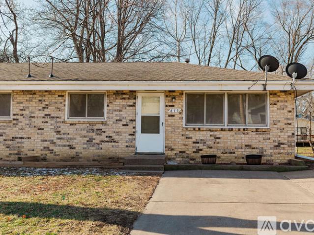 2 BR, 1 BA Apartment 419 E Watrous Ave, Des Moines, IA 50315