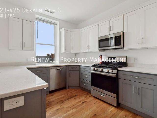 2 BR, 1 BA Apartment 423 425 Dekalb St, Norristown, PA 19401