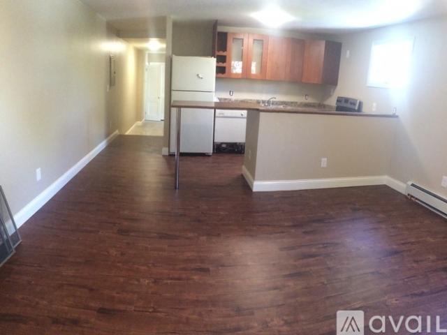 2 BR, 1 BA Apartment 420 Hamline Avenue South, Unit 4, Saint Paul, MN 55105