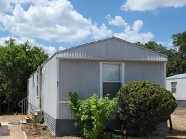 2 BR, 1 BA Apartment 421 East Zipp Road, New Braunfels, TX 78130