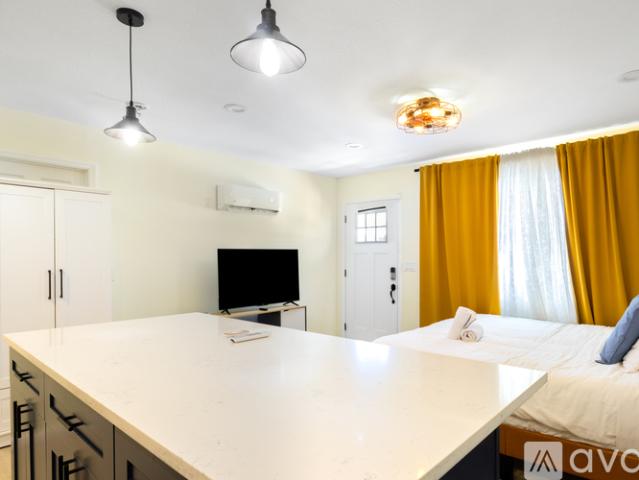 2 BR, 1 BA Apartment 4226 5th Ave N, Unit A, St. Petersburg, FL 33713