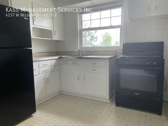 2 BR, 1 BA Apartment 4237 W Nelson St, Chicago, IL 60641