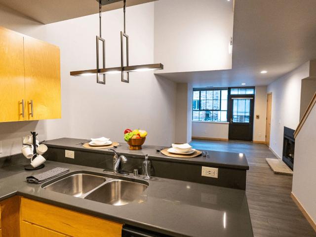 2 BR, 1 BA Apartment 427 E Gorham St Unit 320 000, Madison, WI 53703