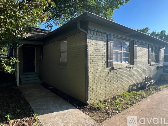 2 BR, 1 BA Apartment 424 E Worth St, Unit A, Grapevine, TX 76051