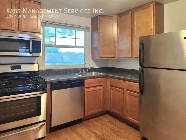 2 BR, 1 BA Apartment 4257 W Nelson St, Chicago, IL 60641