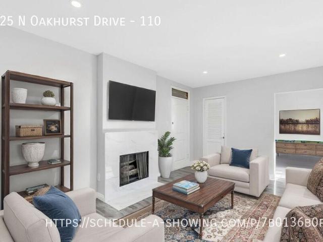 2 BR, 1 BA Apartment 425 N Oakhurst Drive, Beverly Hills, CA 90210