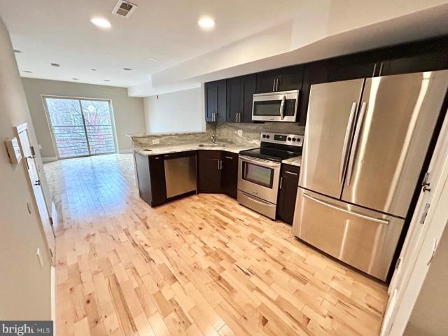2 BR, 1 BA Apartment 426B N 40th St, Philadelphia, PA 19104