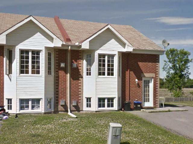 2 BR, 1 BA Apartment 428 Yves St, Clarence Rockland, ON K4K 0A8
