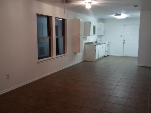 2 BR, 1 BA Apartment 428 Burnett Ave, Charlotte, TX 78011
