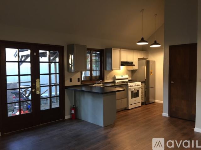 2 BR, 1 BA Apartment 433 A Olive St, Santa Rosa, CA 95407