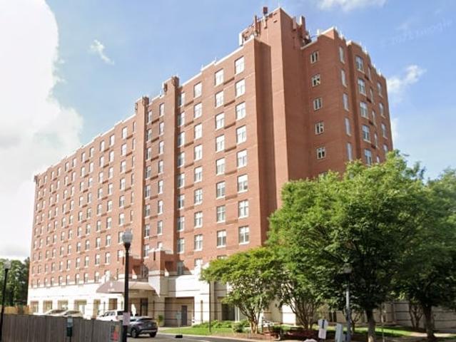 2 BR, 1 BA Apartment 4300 N. Carlin Springs Road, Arlington, VA 22203