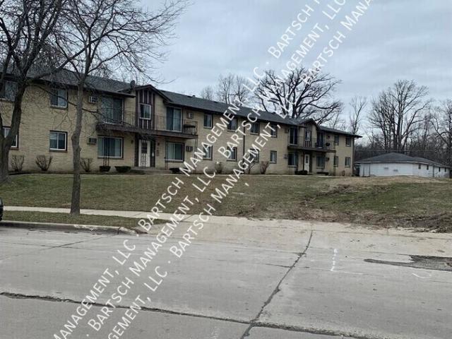 2 BR, 1 BA Apartment 4325 N. 104th St Milwaukee, WI 53222
