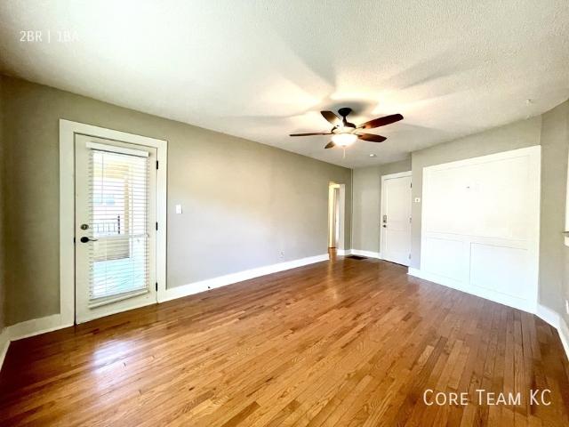 2 BR, 1 BA Apartment 4328 Roanoke Pkwy, Kansas City, MO 64111