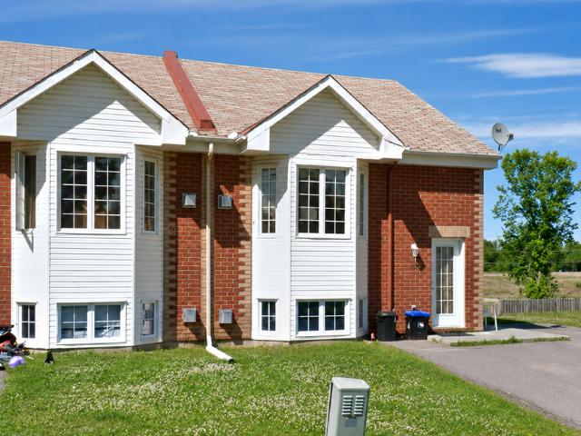 2 BR, 1 BA Apartment 432 Yves St, Clarence Rockland, ON K4K 0A8