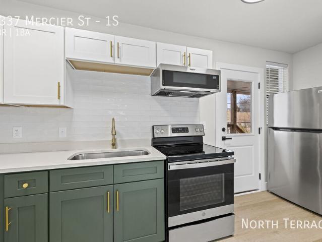 2 BR, 1 BA Apartment 4337 Mercier St, Kansas City, MO 64111