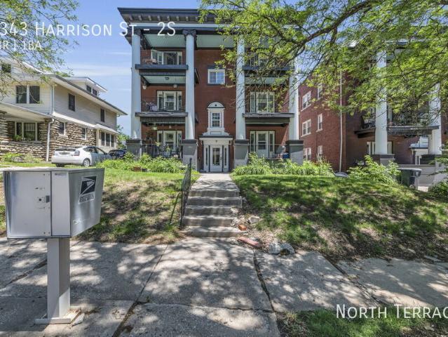 2 BR, 1 BA Apartment 4343 Harrison St, Kansas City, MO 64110