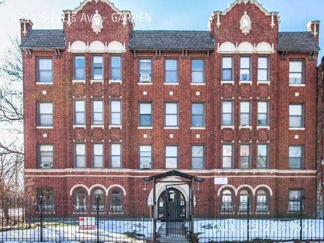 2 BR, 1 BA Apartment 4344 S Ellis Ave, Chicago, IL 60653